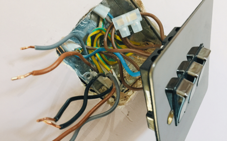 Elektrische draden doorverbinden, hoe doe je dat - Alles over Elektra